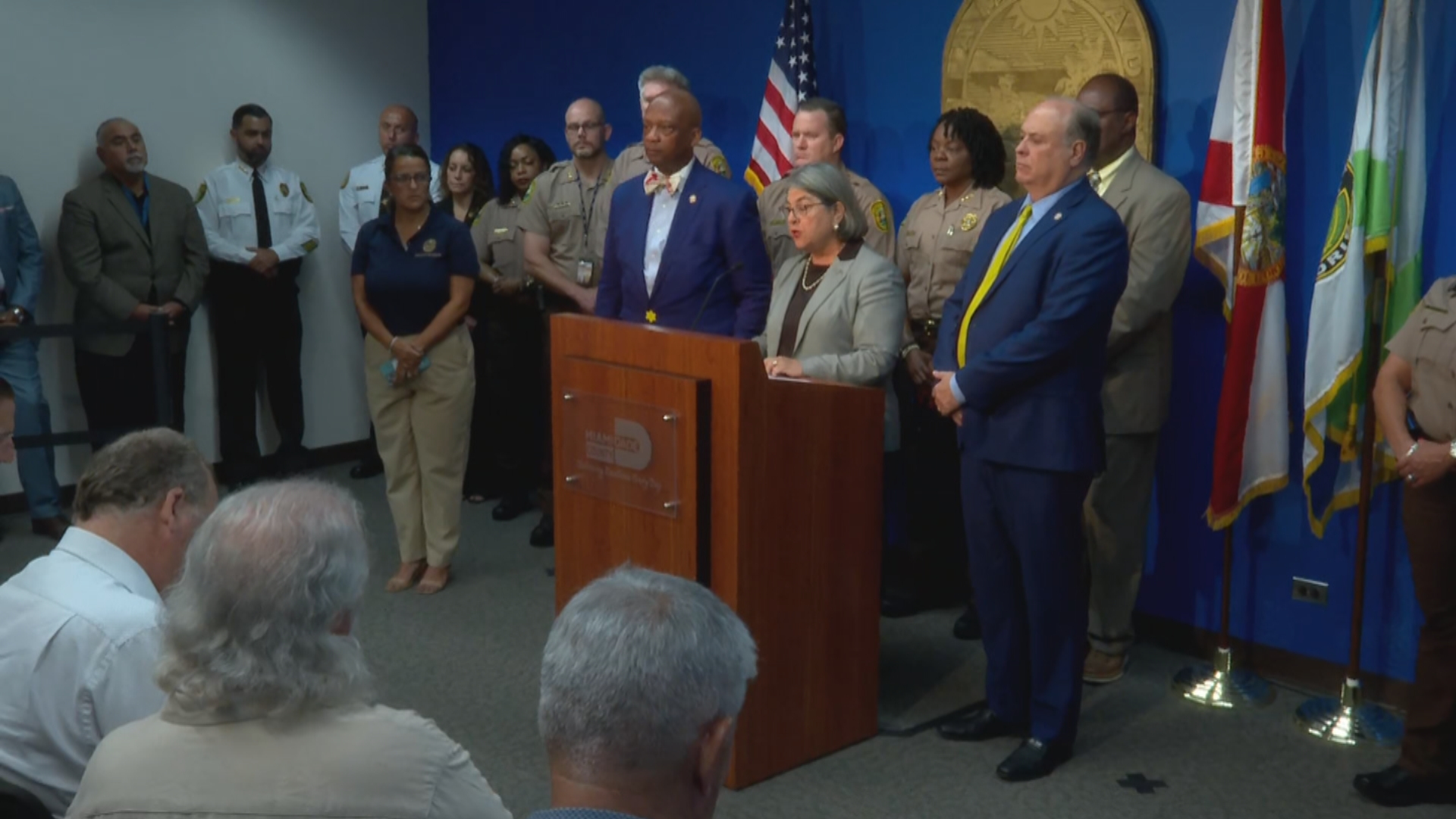 Alcaldesa De Miami Dade Informa Sobre La Situación Del Director De La