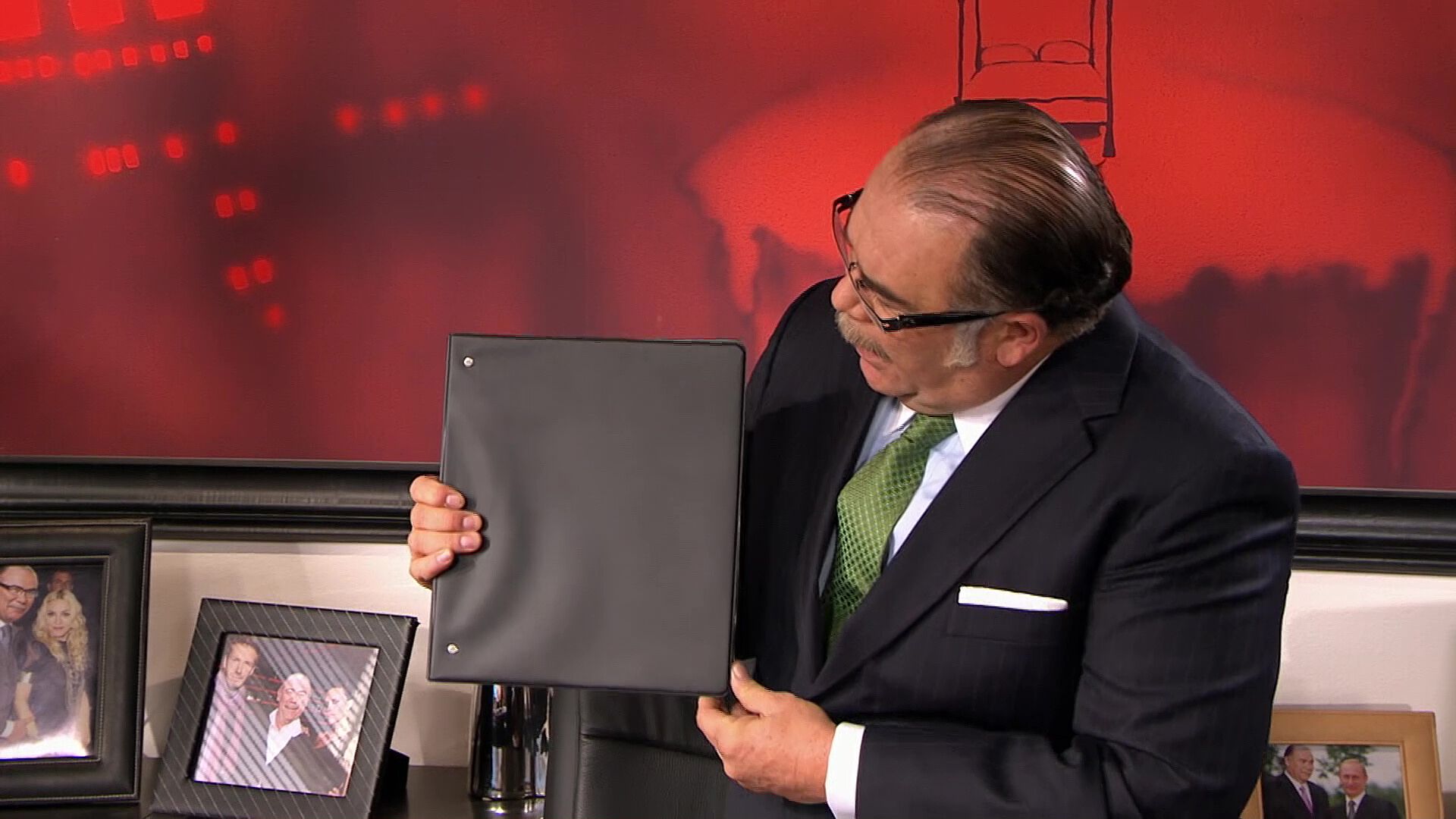 Adriano le cuenta a Juan del proyecto que entregó Plutarco | Shows Por ...