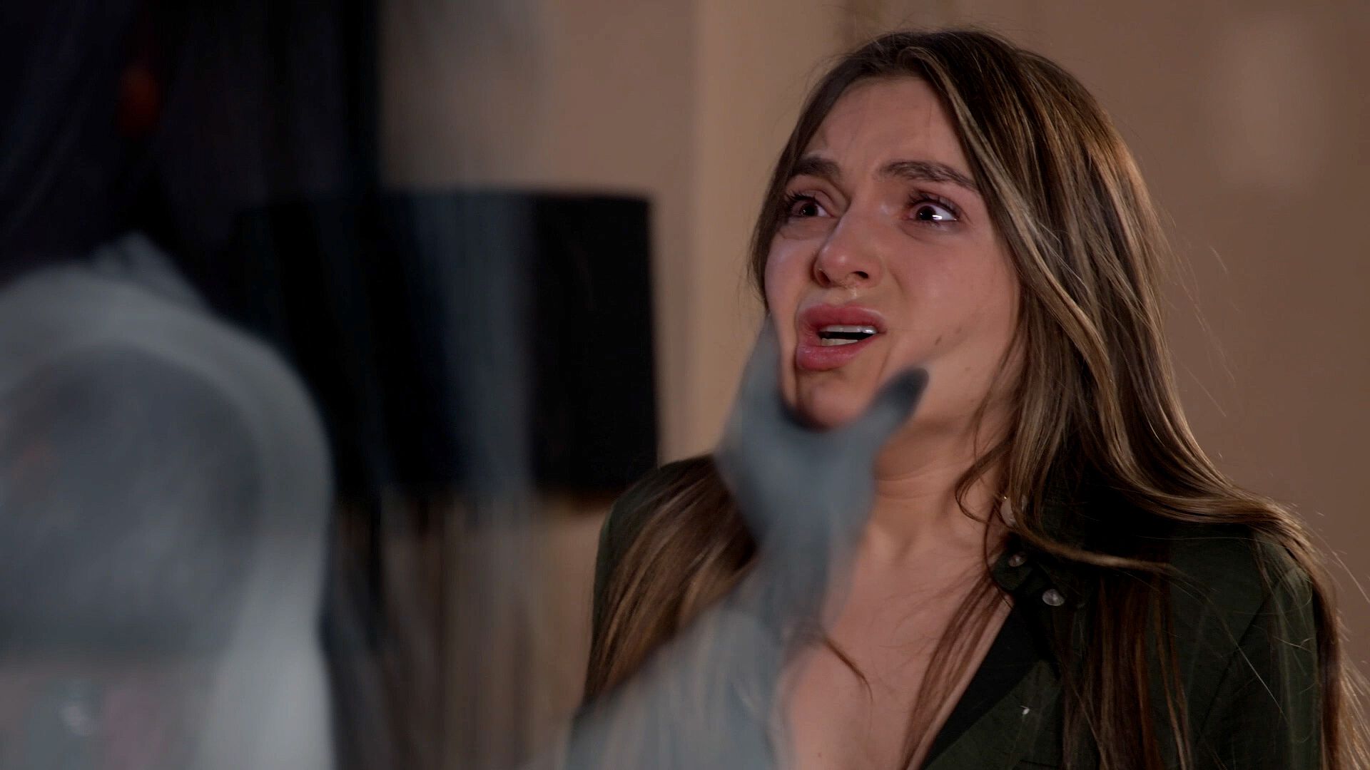 El espiritu de Nora advierte a Vicky que huya de la organización | Shows El Maleficio | Las ...