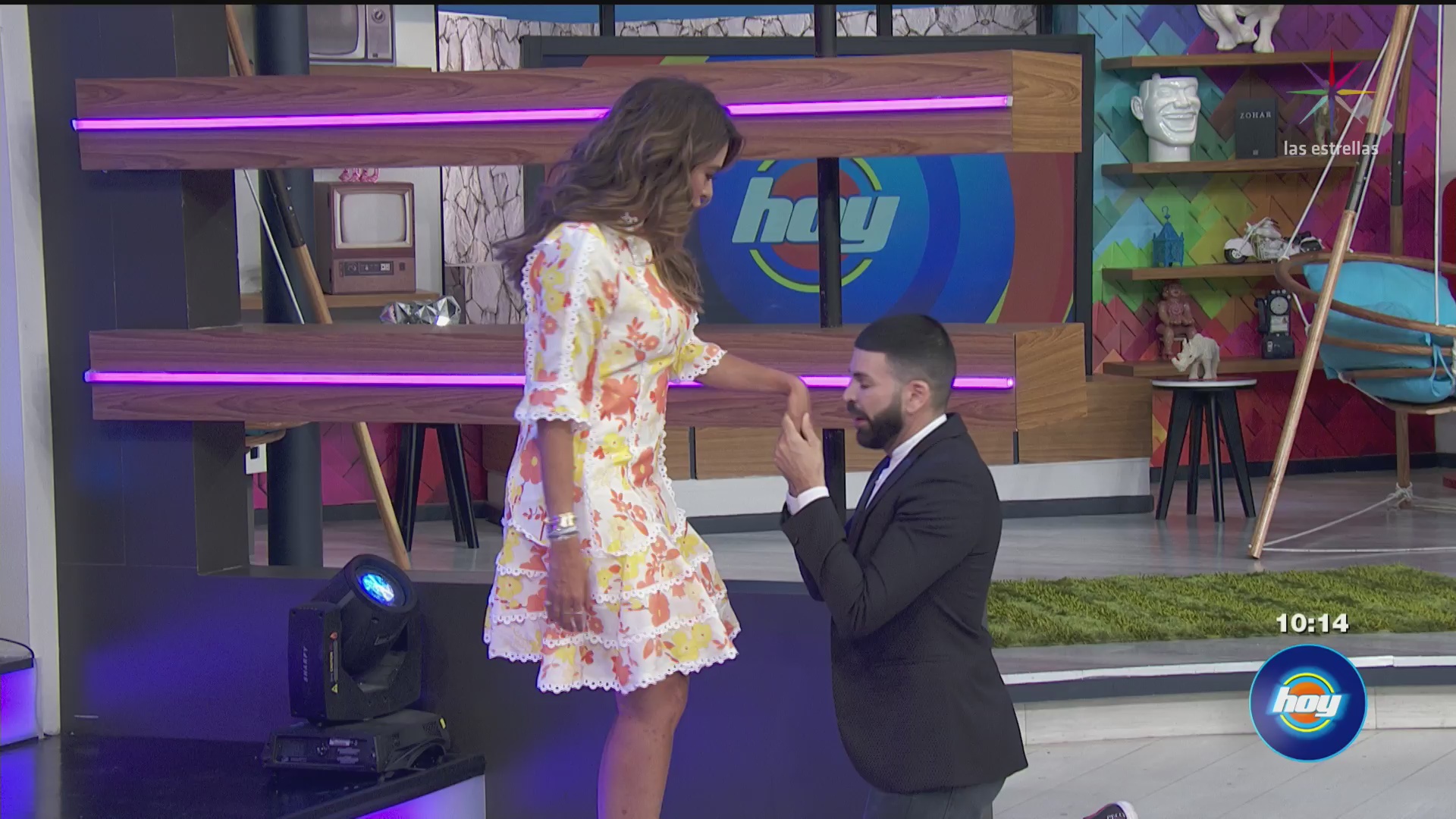 De rodillas, Jomari Goyso le pide disculpas a Galilea Montijo por decirle que compró un vestido ...