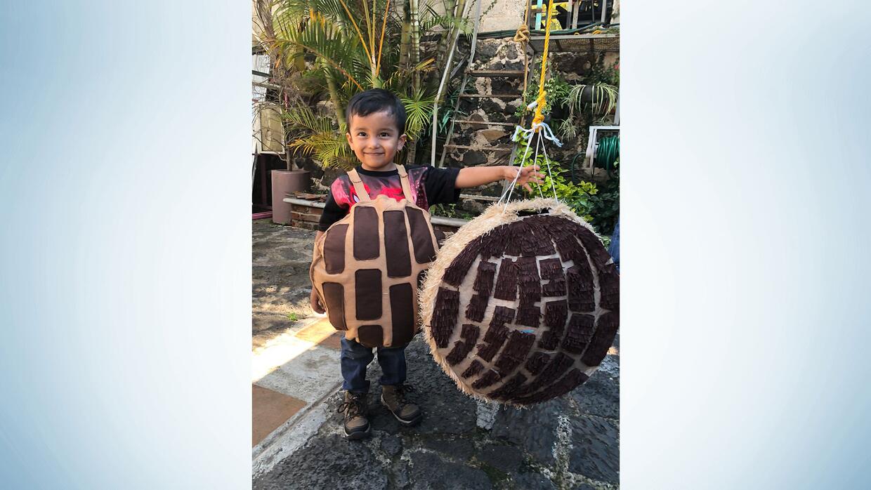 Boy celebrates birthday with concha themed party | Famosos | Univision
