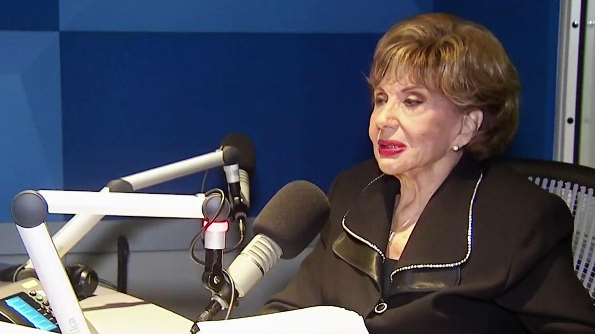 Fallece Martha Flores, pionera de la radio en Miami y voz del exilio ...