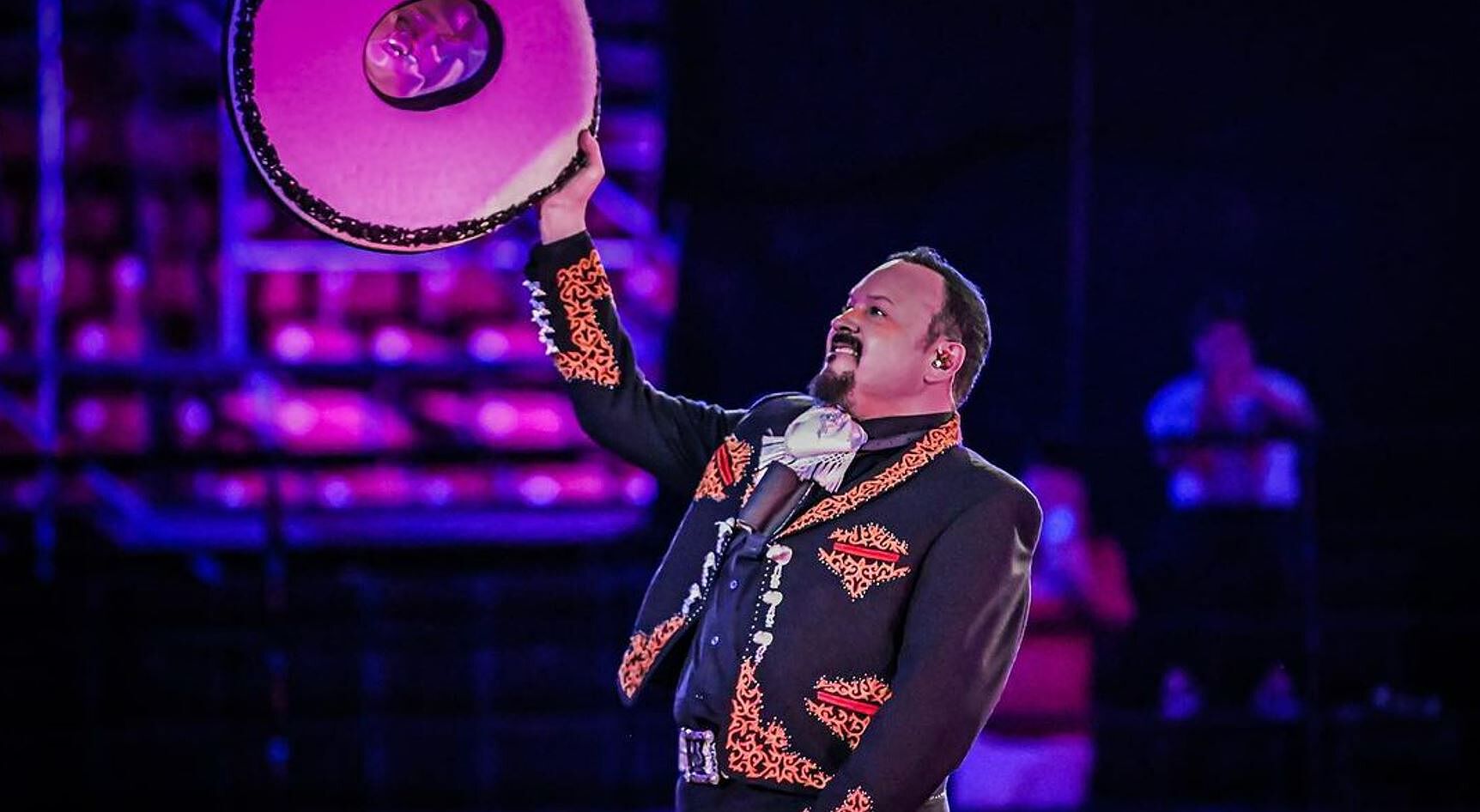 Pepe Aguilar presumió que 'Jaripeo Sin Fronteras' tuvo lleno total en La México | Shows Qué News ...