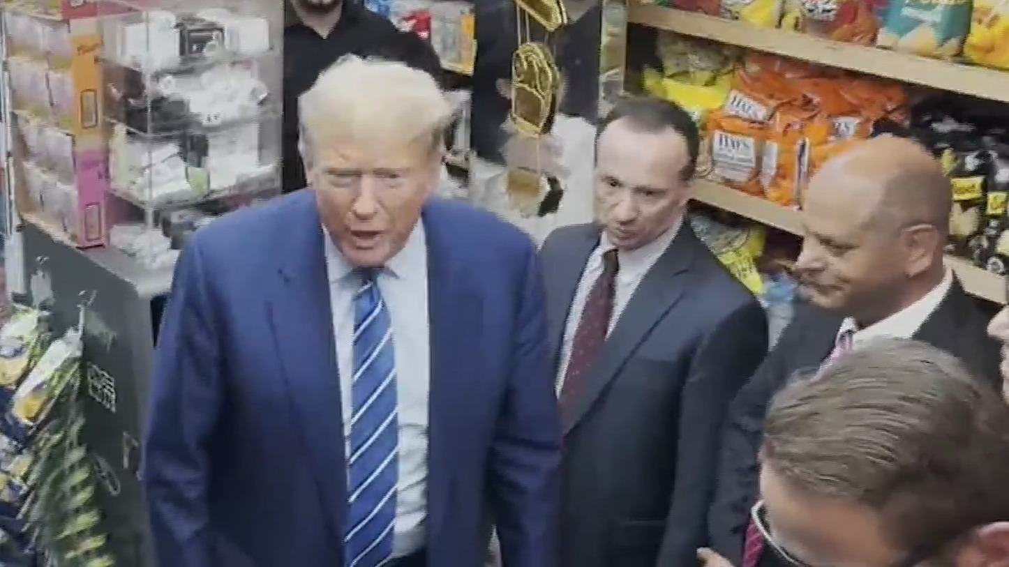Donald Trump visita bodega donde ocurrió tiroteo mortal en Harlem ...