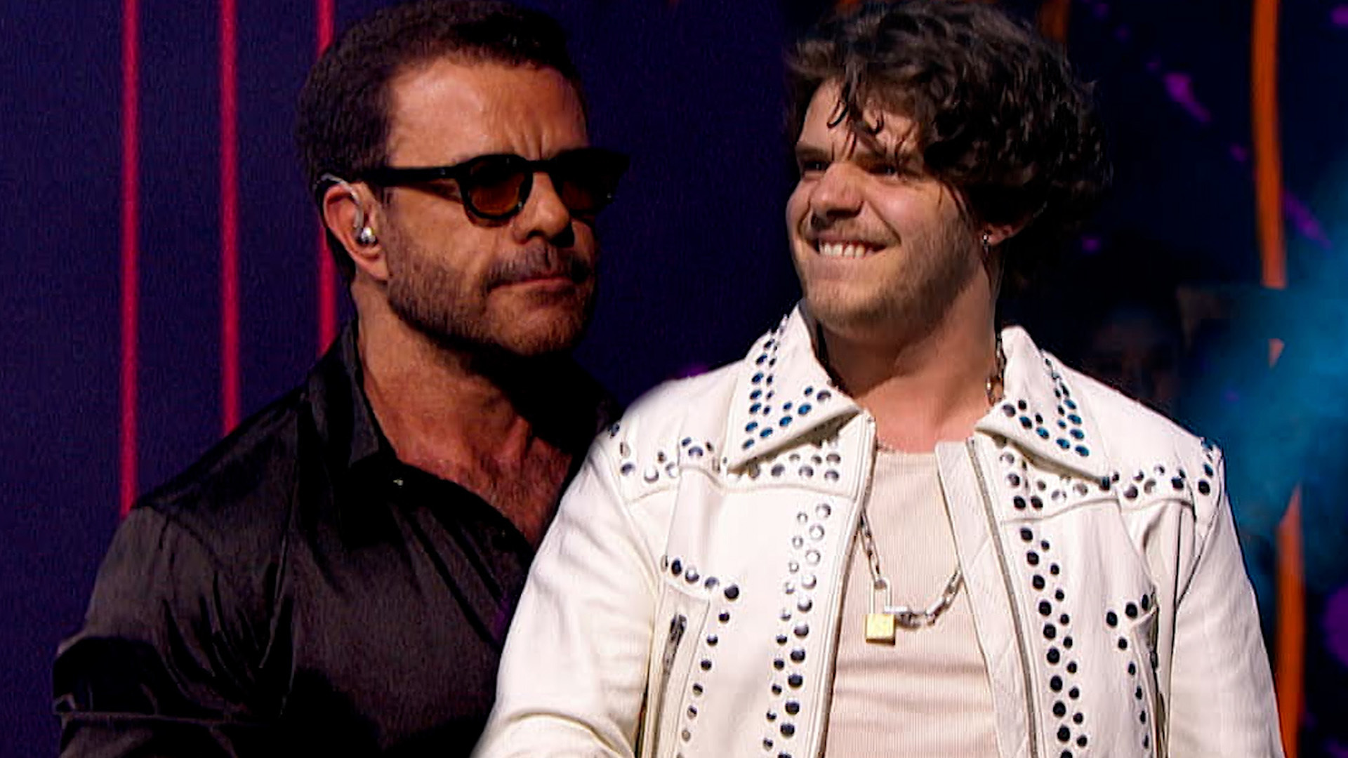 Eduardo Capetillo canta 'Felices los 4', de Maluma, en su duelo contra ...