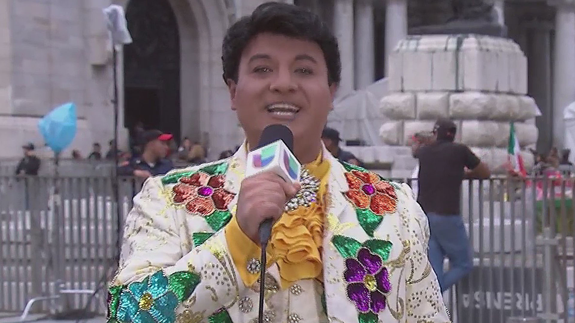 Imitador de Juan Gabriel dice que el cantante rompió barreras sexuales con sus interpretaciones ...