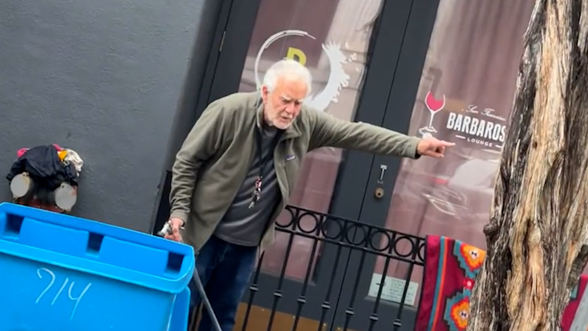 SFPD arresta a Collier Gwin, dueño de galería en San Francisco que mojó ...