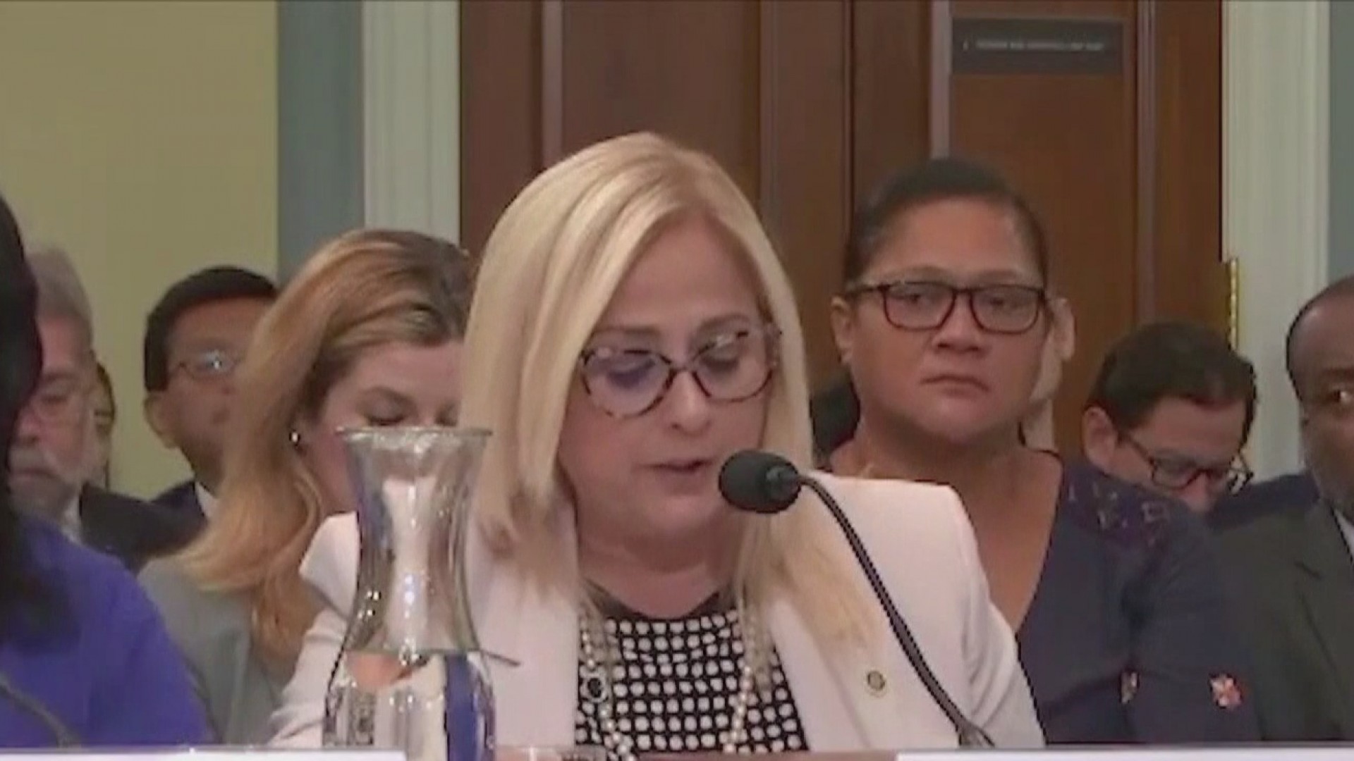 Implicaciones de la renuncia de Angela Ávila y las consecuencias para ...