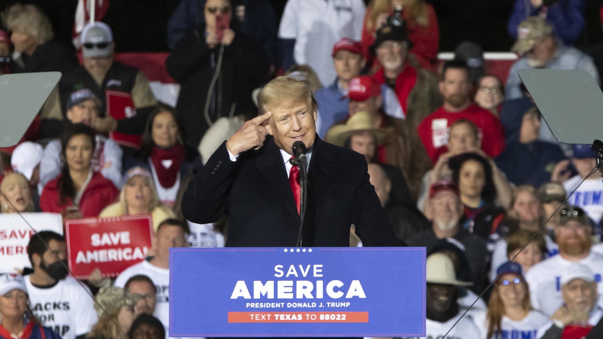 Trump acude a un mitin en Texas y allí critica a Biden por su manejo a ...