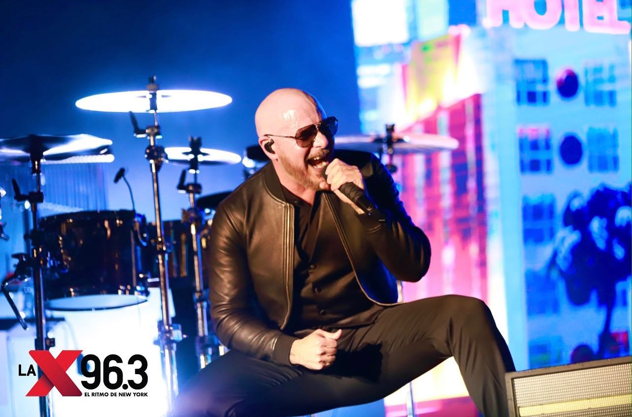 Pitbull cerró el año en un show privado con La X 96.3 | Estaciones de ...