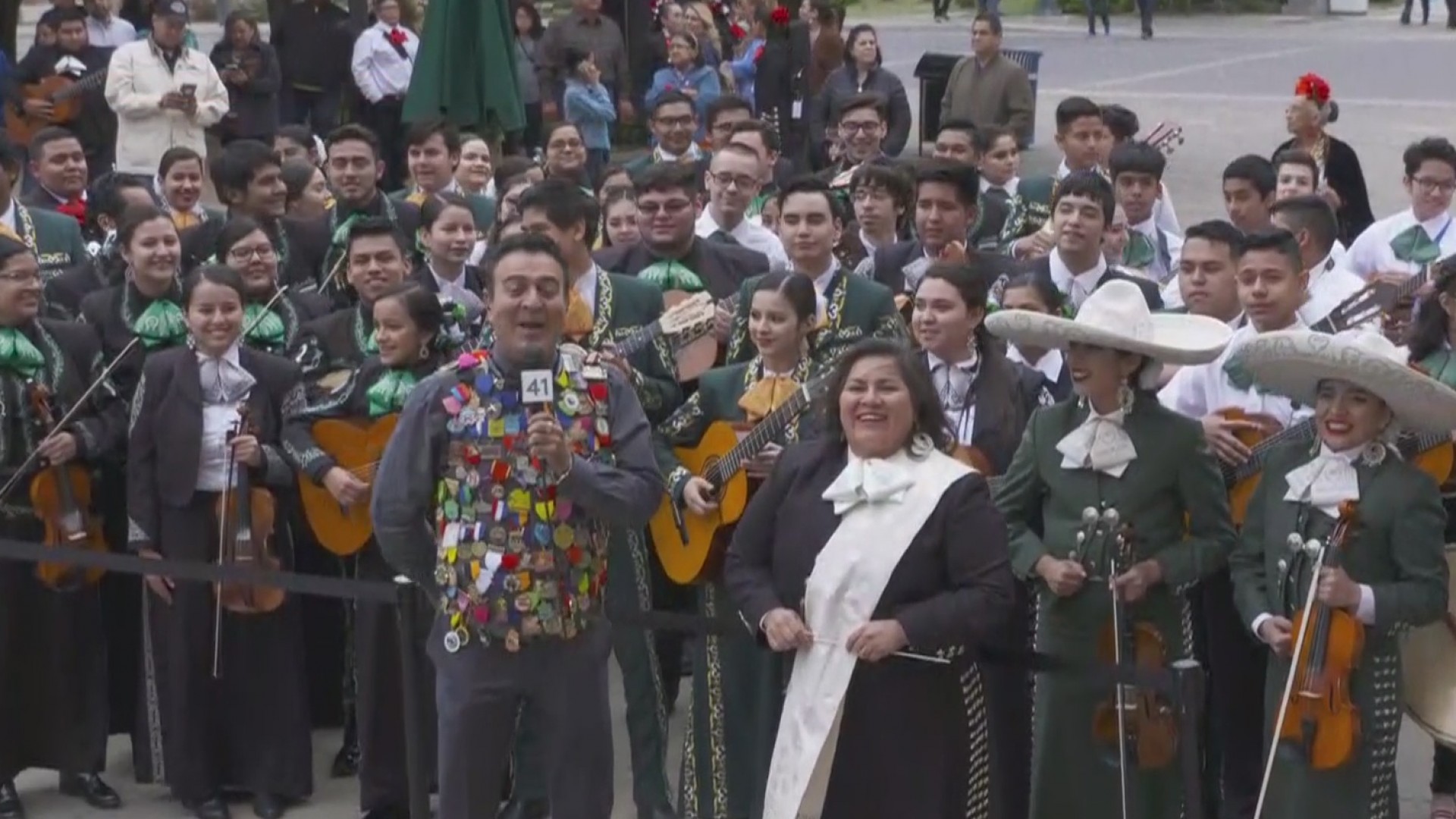 Coronación del Rey Feo en Fiesta San Antonio | Video | Univision 41 San ...