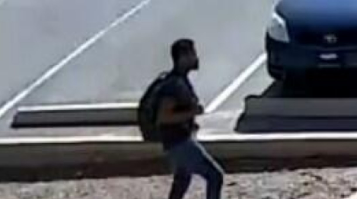 Aaron Mitchell, exagente de CBP, enfrenta cadena perpetua por presunta agresión sexual contra ...