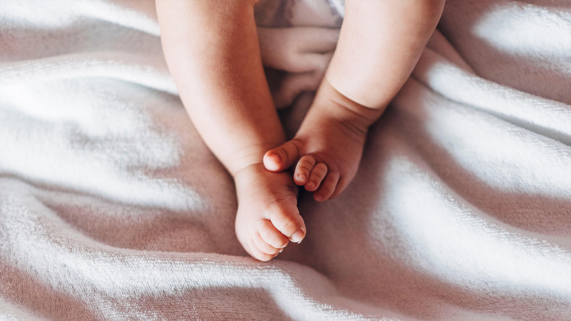 Aprende la forma correcta de cargar a tu bebé, dile adiós al miedo ...