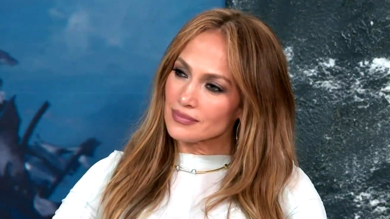 Jennifer Lopez confiesa que lloró al leer el guion de 'Atlas' su más ...