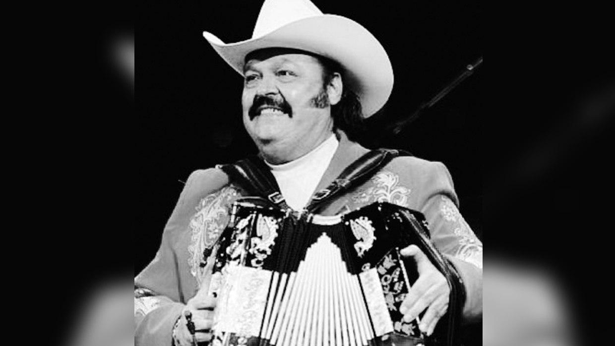 Ramón Ayala consigue casa para familia afectada por un incendio ...