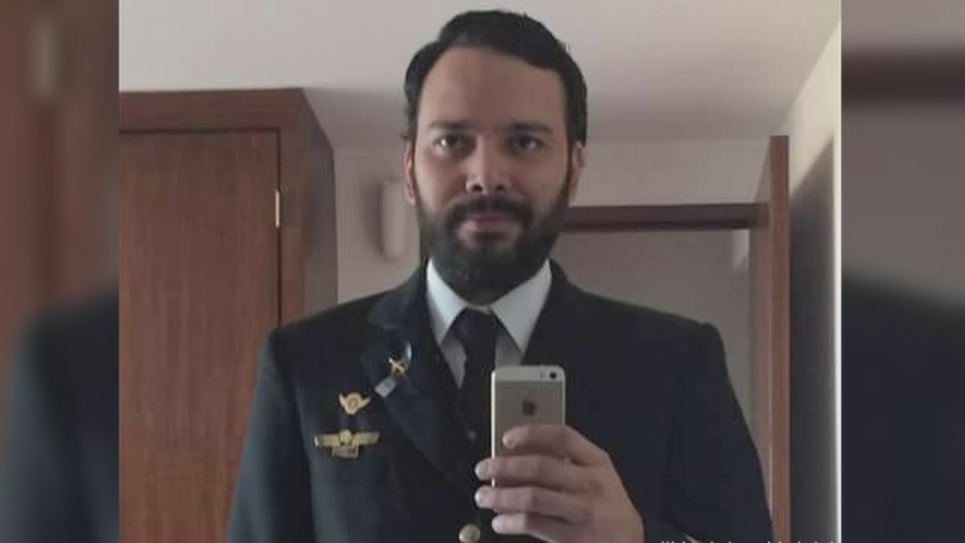 Carlos Galván, el capitán que salvó a las personas en el avión de ...