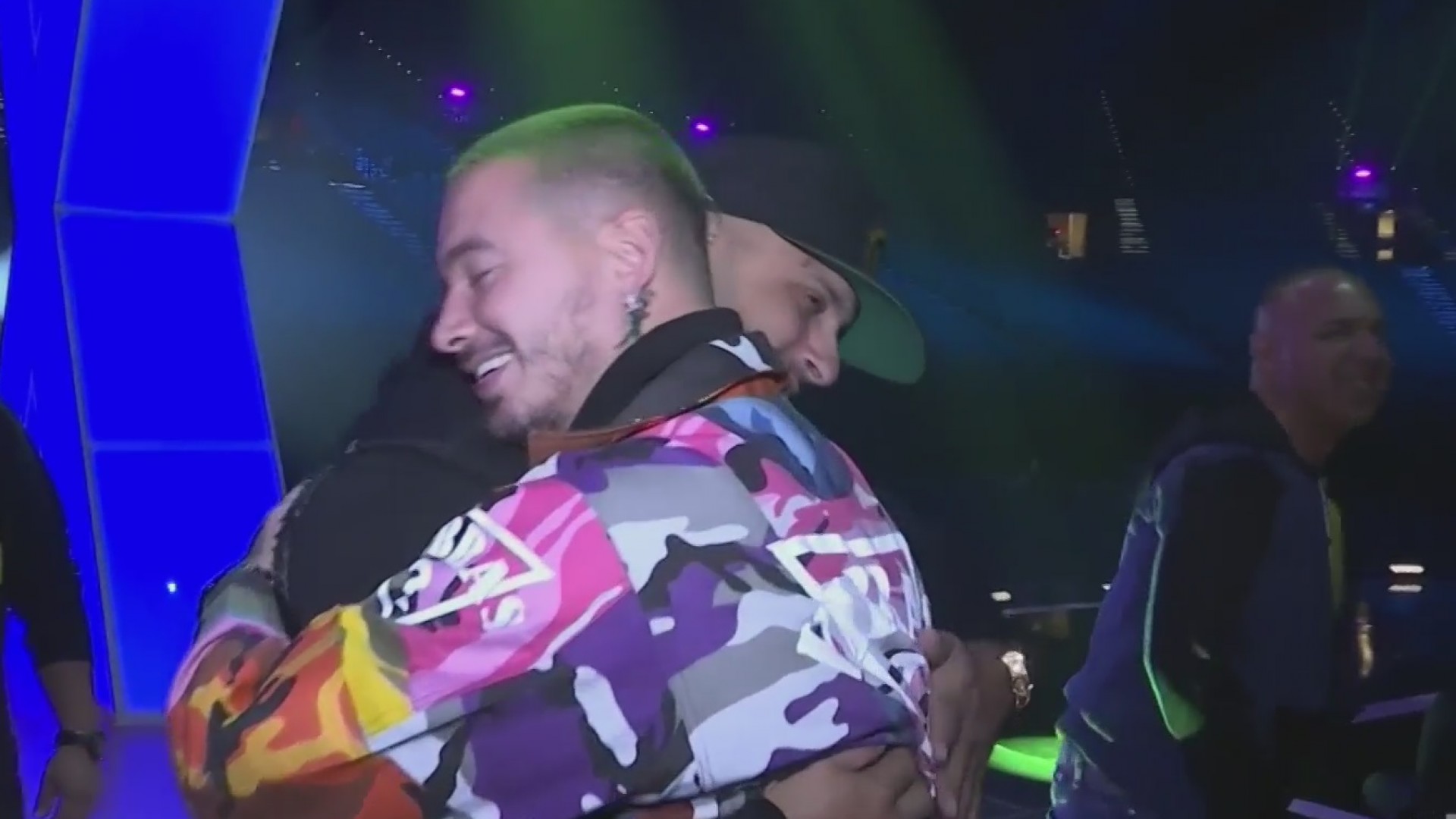 El saludo de J Balvin y Nicky Jam en los ensayos del Latin GRAMMY que ...