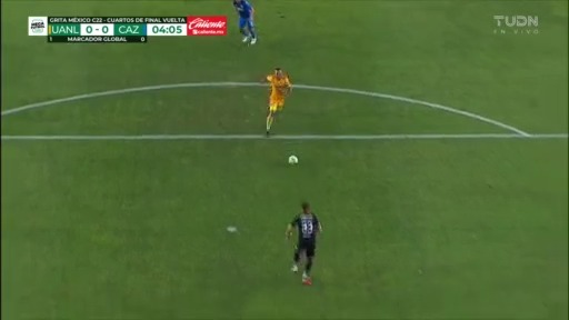 ¡Lira se duerme! Carioca casi le roba el balón ante la portería | TUDN ...