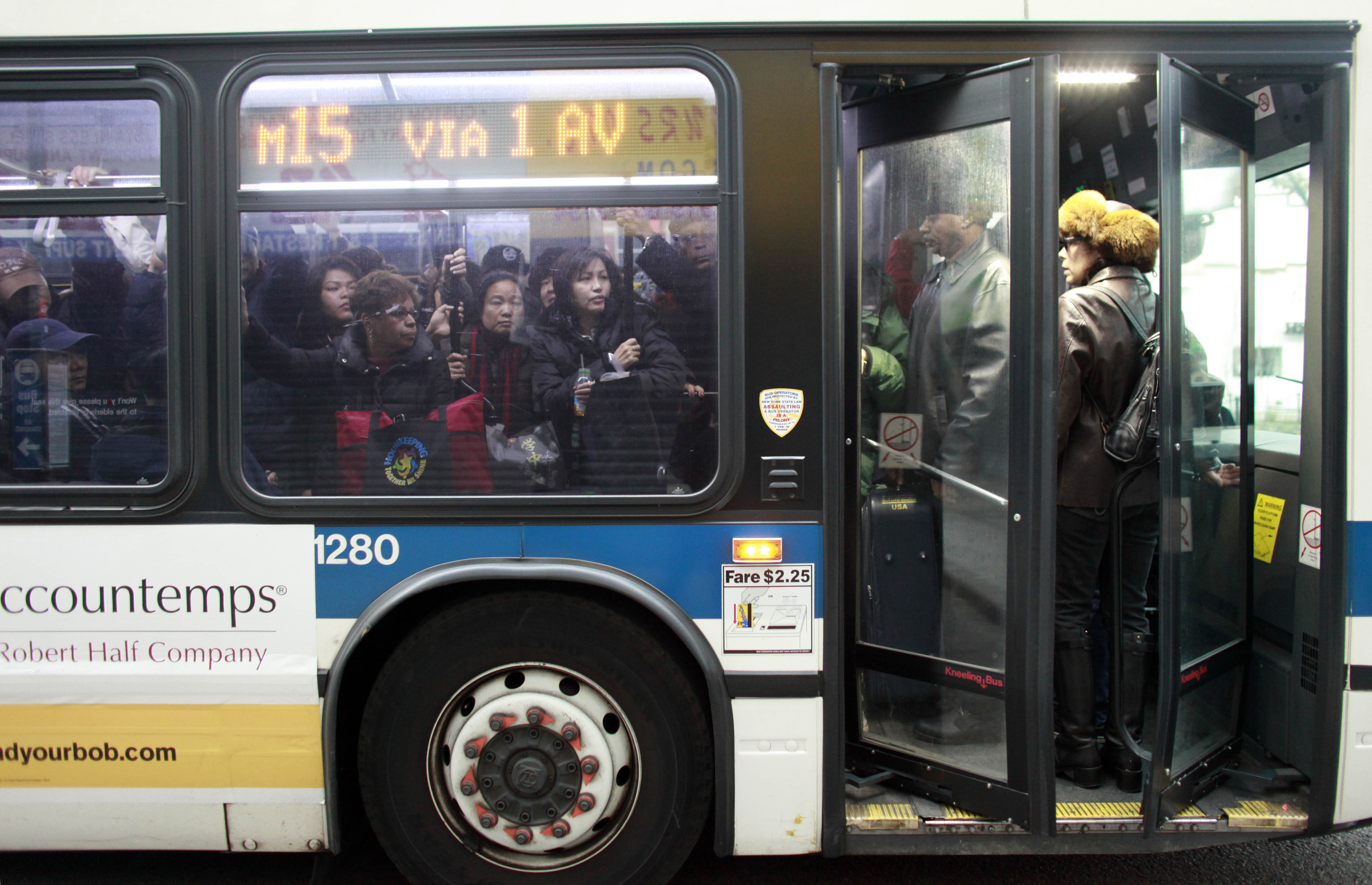 5 personajes del bus en Nueva York | Noticias Univision | Univision