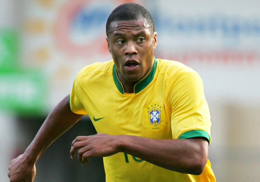 Kaká le da la bienvenida al experimentado mediocampista Julio Baptista ...