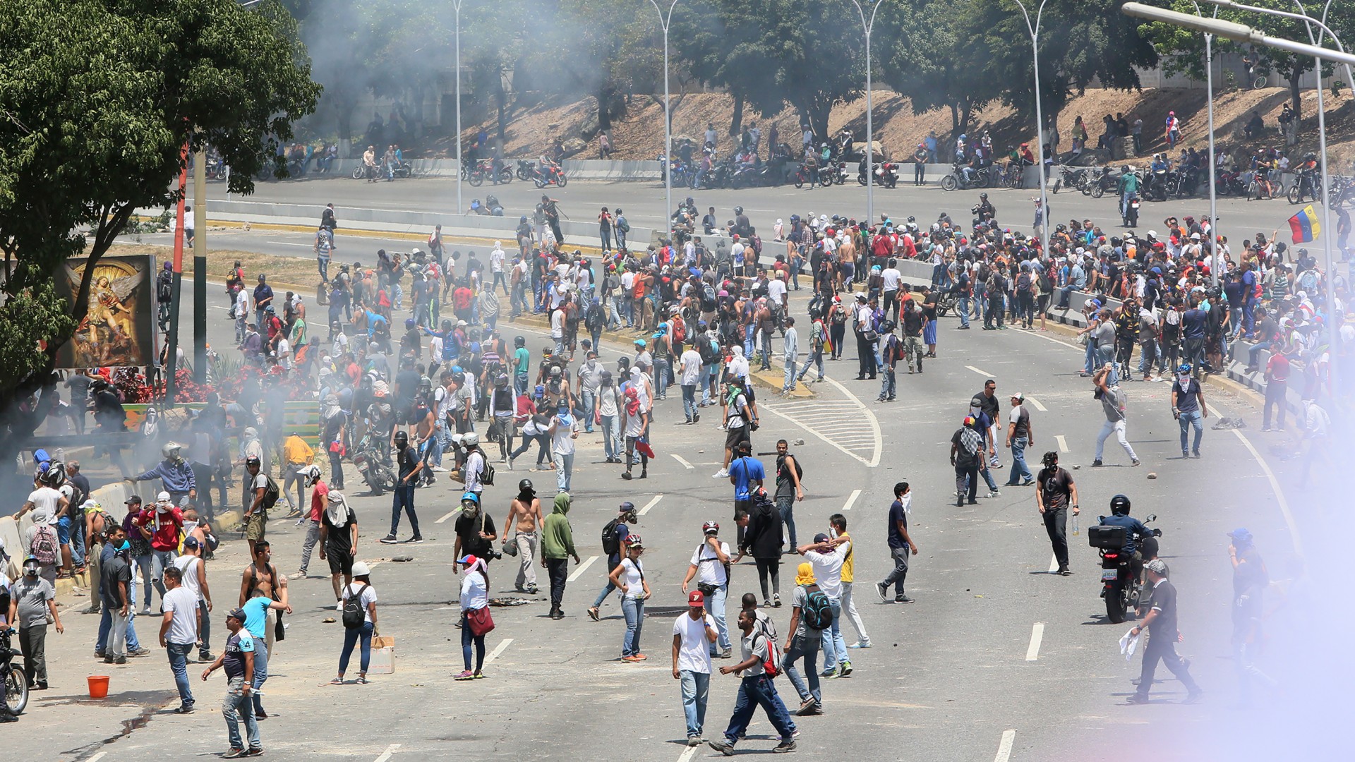 Dos muertos y decenas de heridos, entre ellos dos periodistas, son ...