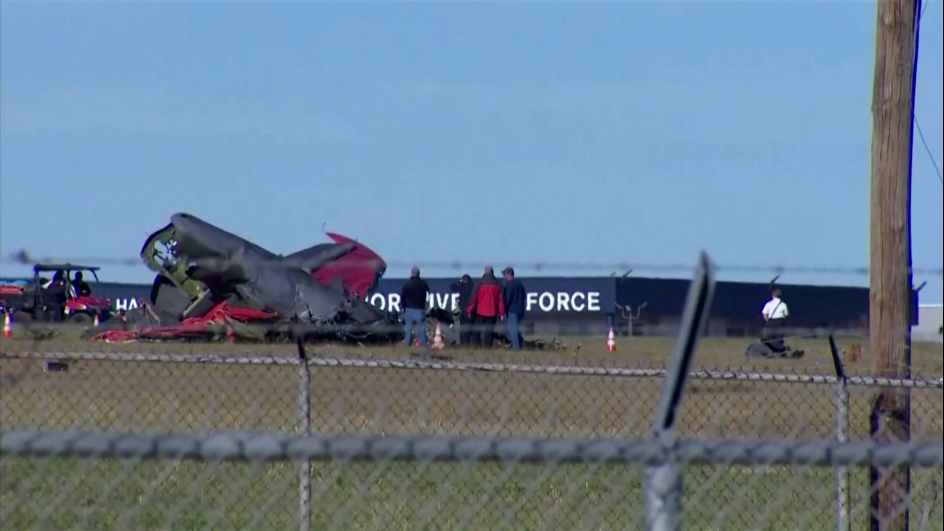 Dos aviones chocan en el aire durante un espectáculo en Dallas | Noticias Univision Sucesos ...