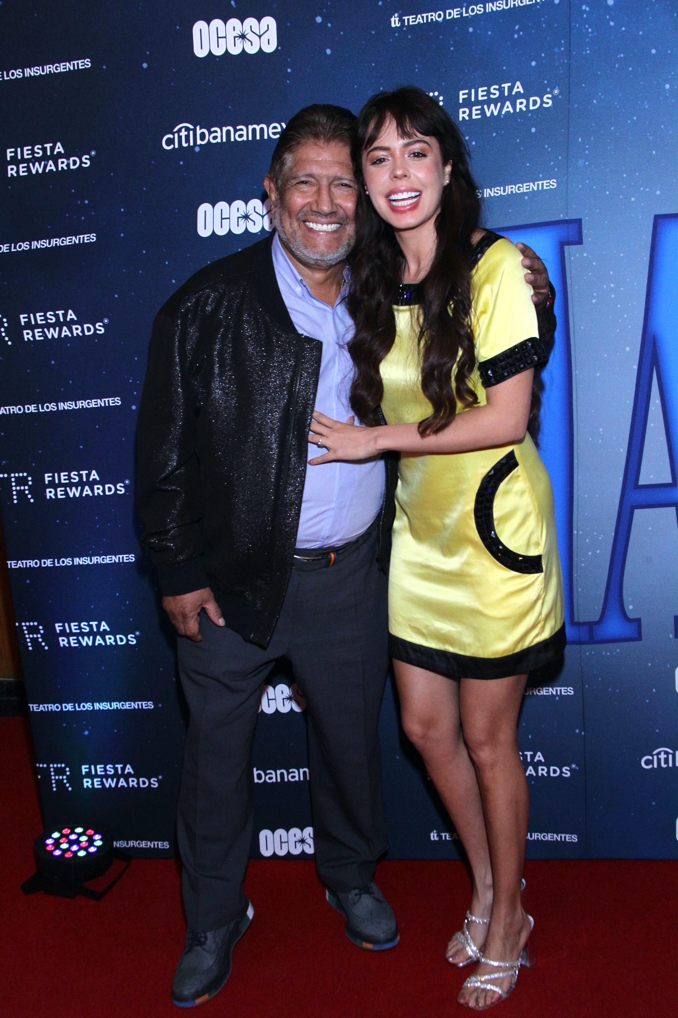 Juan Osorio destapa el romántico regalo que le dio su novia Eva Daniela | Las Estrellas Home Lo ...