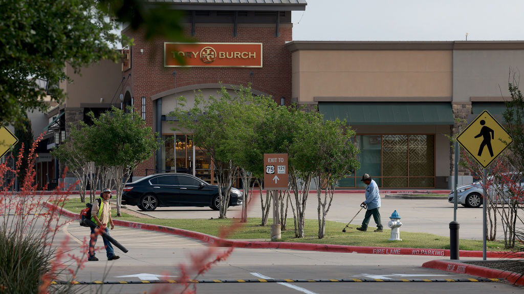 Así avanza la jornada en el centro comercial Allen Premium Outlets tras ...
