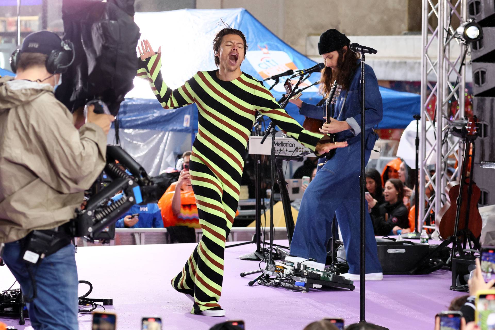 Harry Styles: ¿qué significa la letra de "Little Freak" en español ...