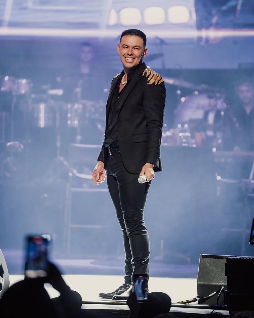 Así ha sido la trayectoria musical de Luis Alfonso Partida ‘El Yaki ...