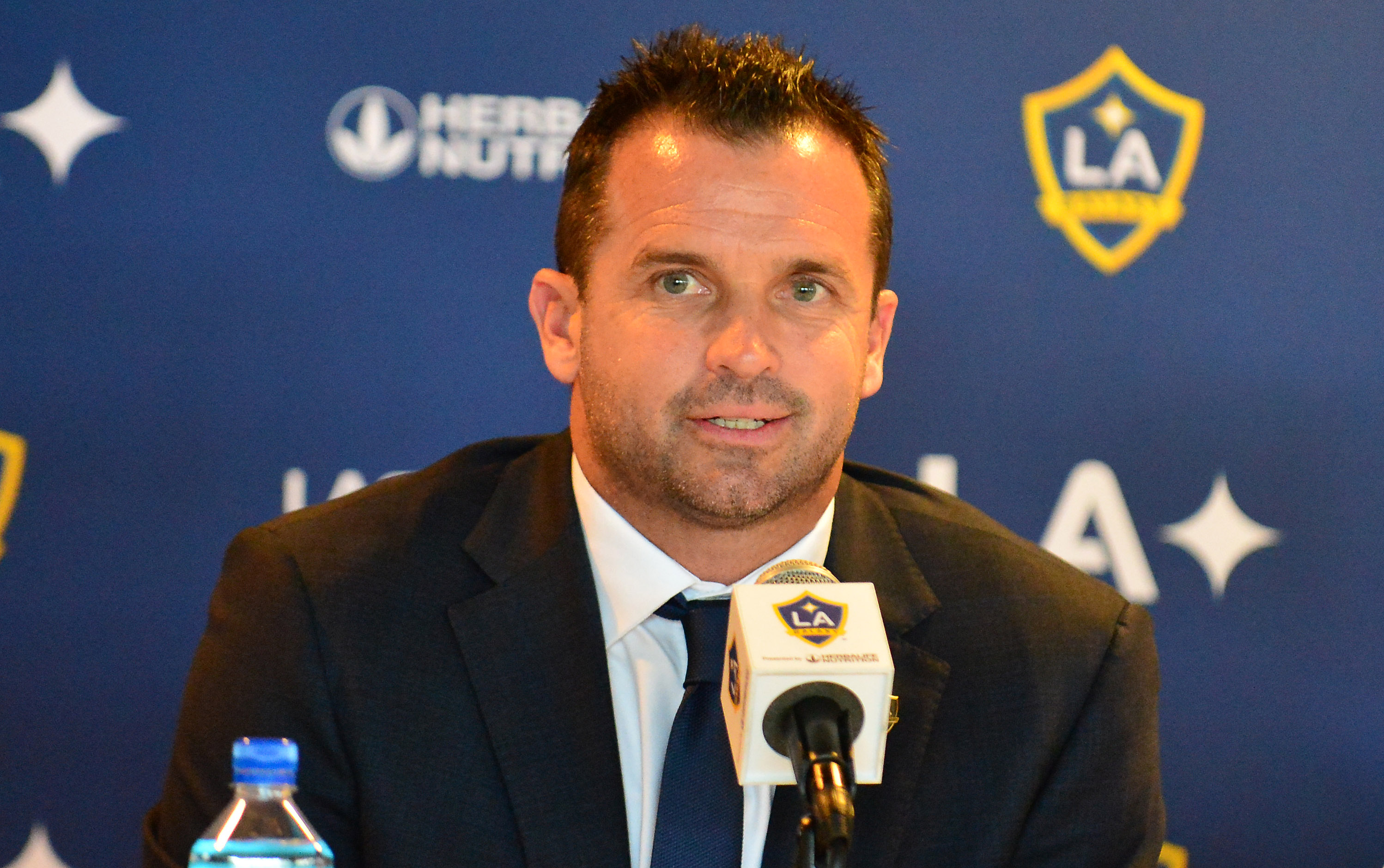 LA Galaxy finalizó su relación contractual con el presidente Chris ...