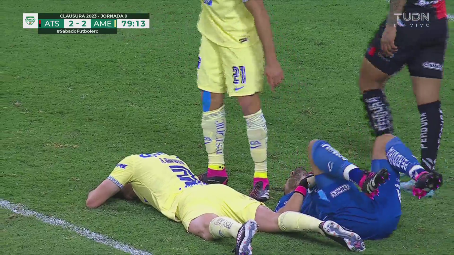 ¡Se salva el Atlas! Cabezazo de Reyes que cimbra el poste | Deportes ...