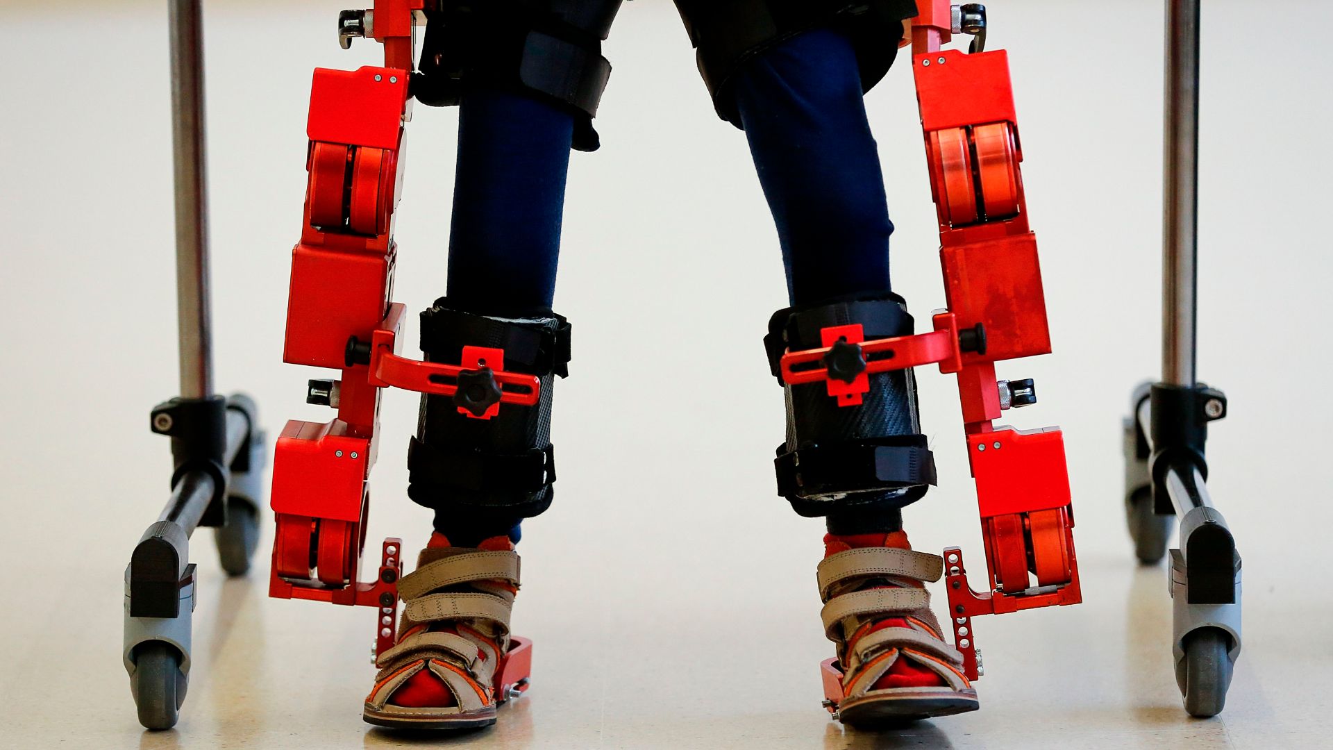 Así funciona el Atlas 2030, el primer exoesqueleto biónico del mundo ...