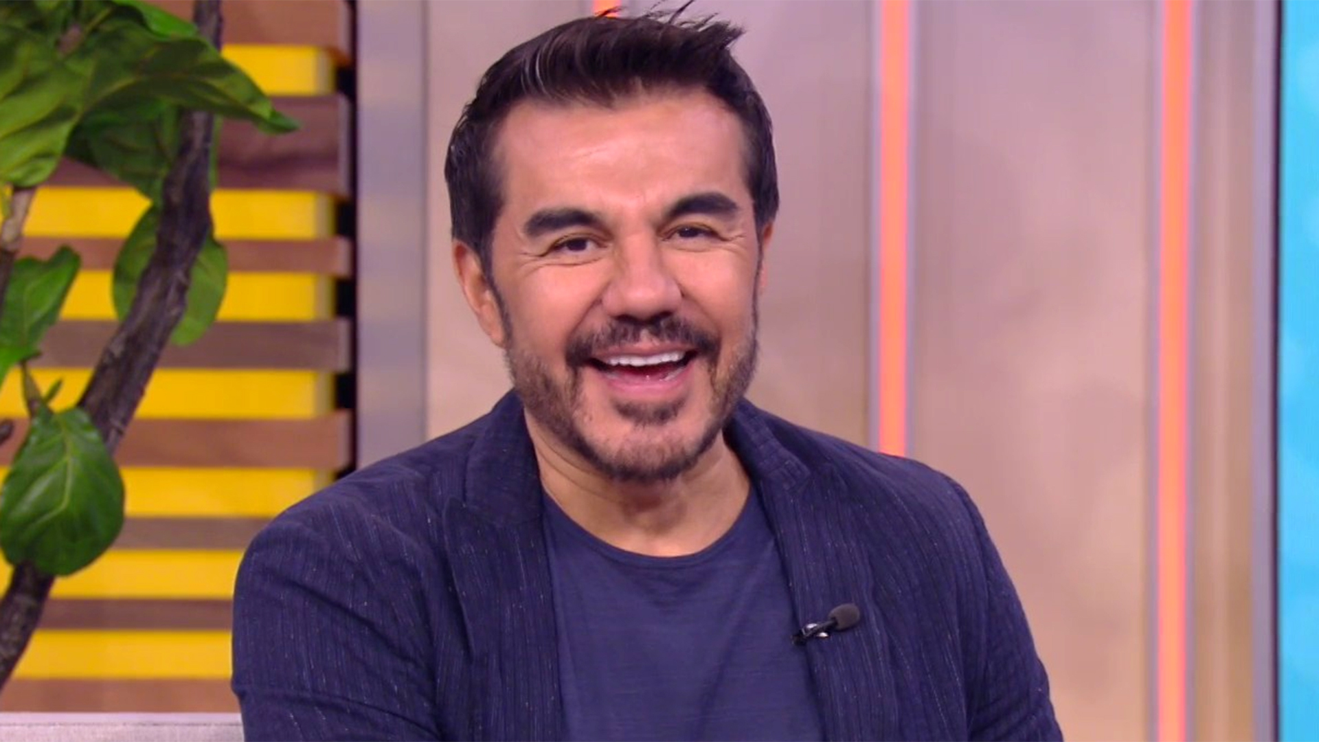 Adrián Uribe revela quién será la madrina "de lujo" de la tercera ...