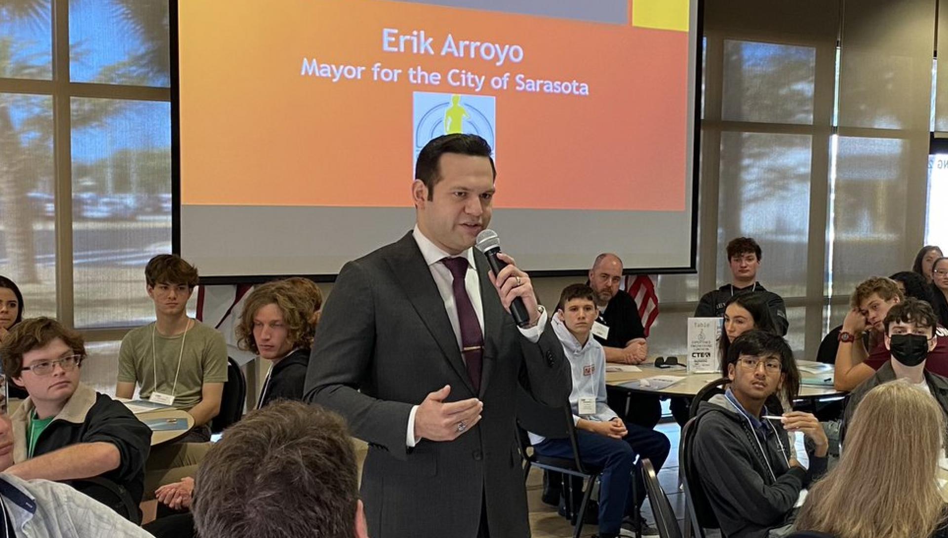 De República Dominicana a alcalde en Florida: la historia de Erik Arroyo | Shows Al Punto ...