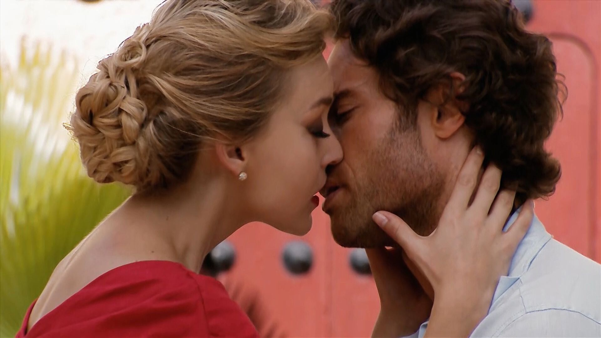 Montserrat y Alejandro se reencuentran con un beso de amor | Shows Lo que la vida me robó | Las ...