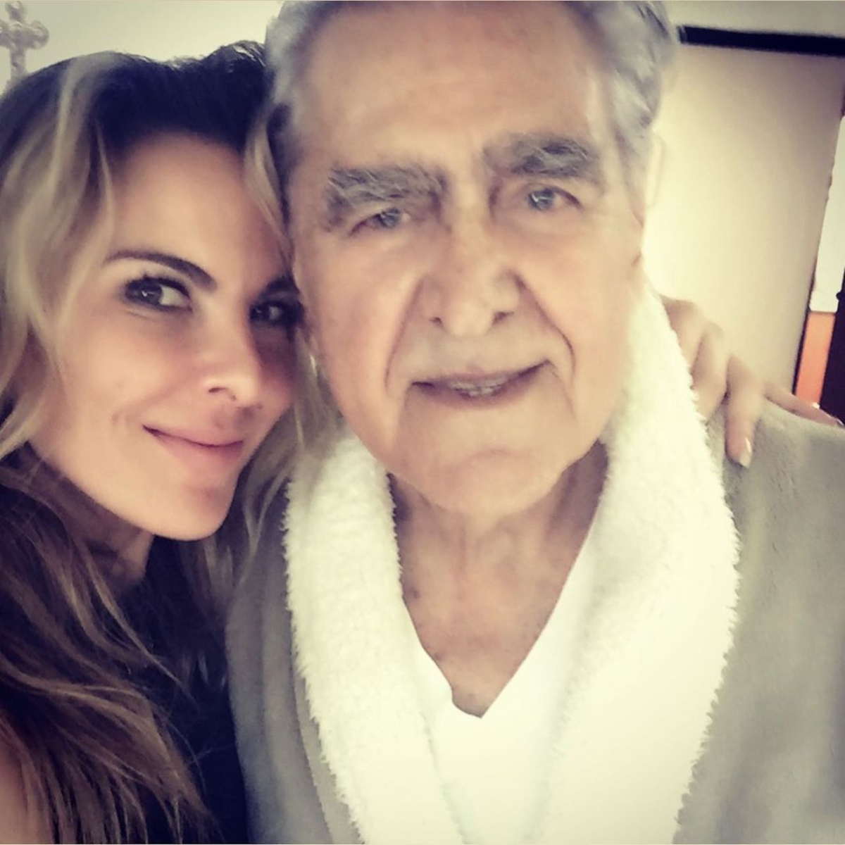 Kate del Castillo conmueve al aparecer junto a Eric del Castillo | Las ...