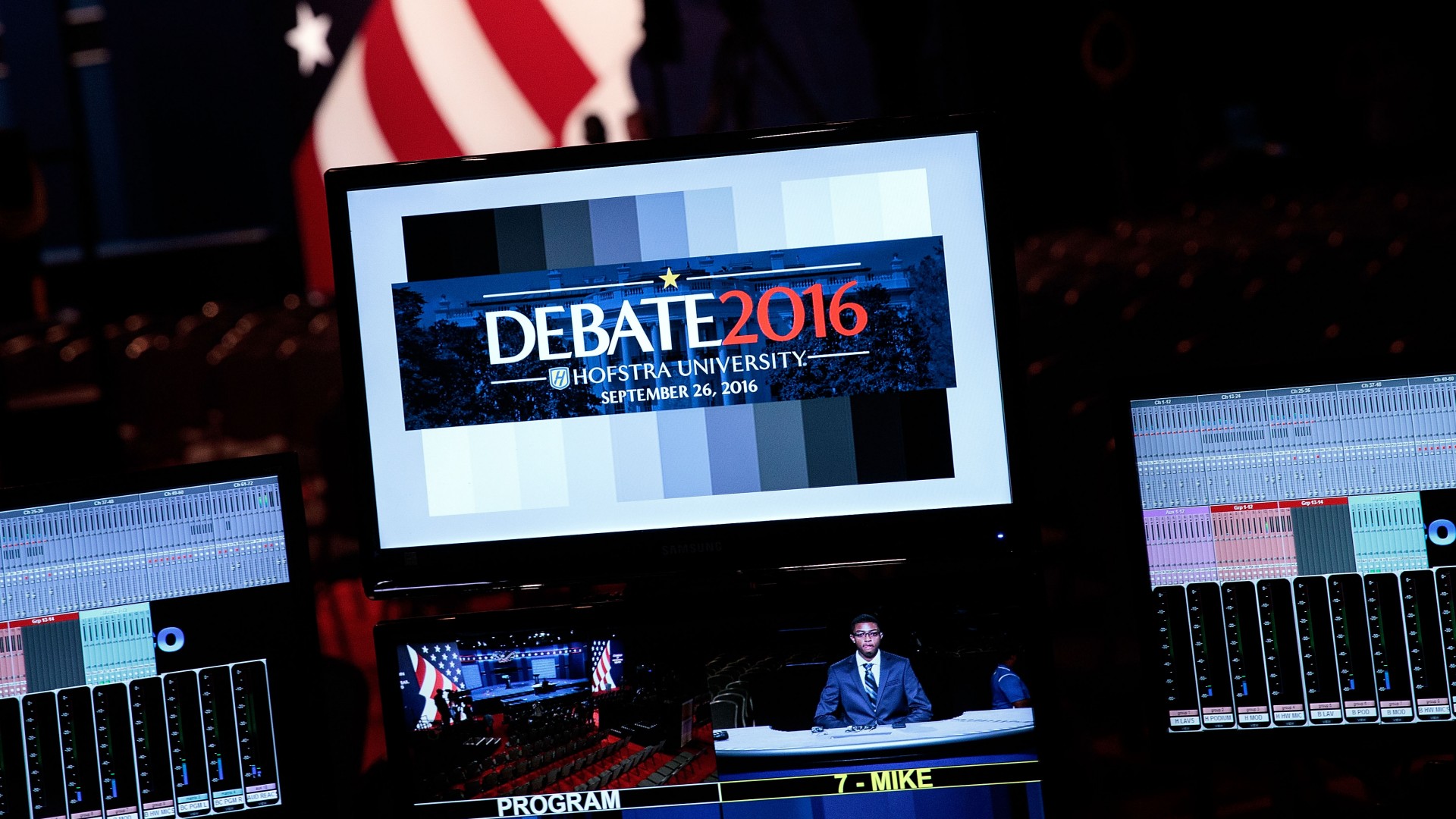 Felix Debedout habla con Luis Megid y Blanca Rosa Vilchez del primer ...