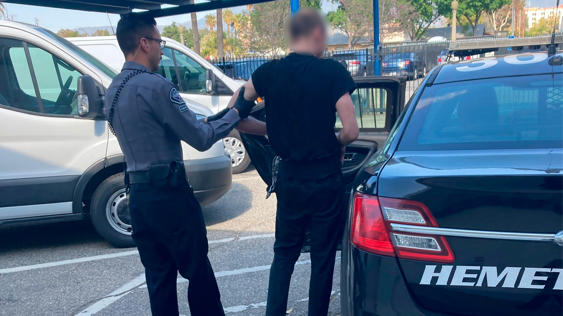 Arrestan a dos hombres por graves cargos de tortura y trata de personas ...