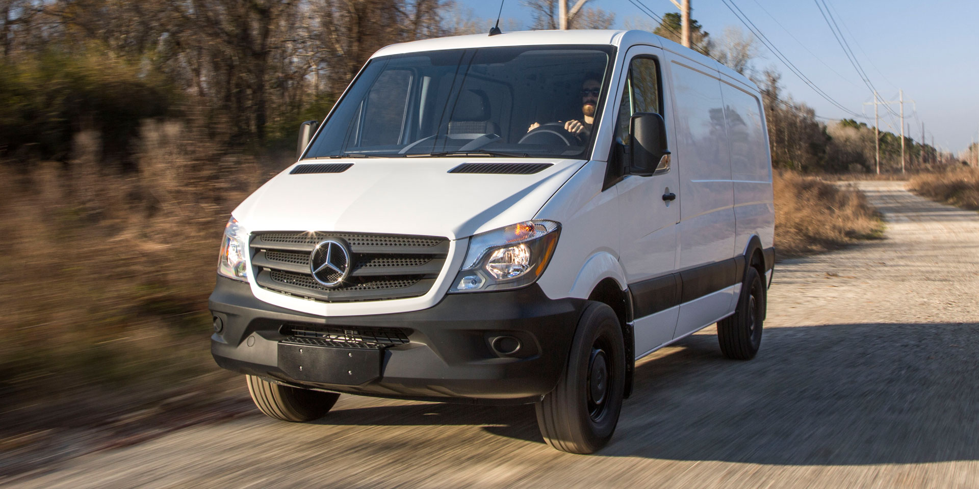 Chicago 2016: Mercedes-Benz Sprinter Worker 2017 | A Bordo | Univision