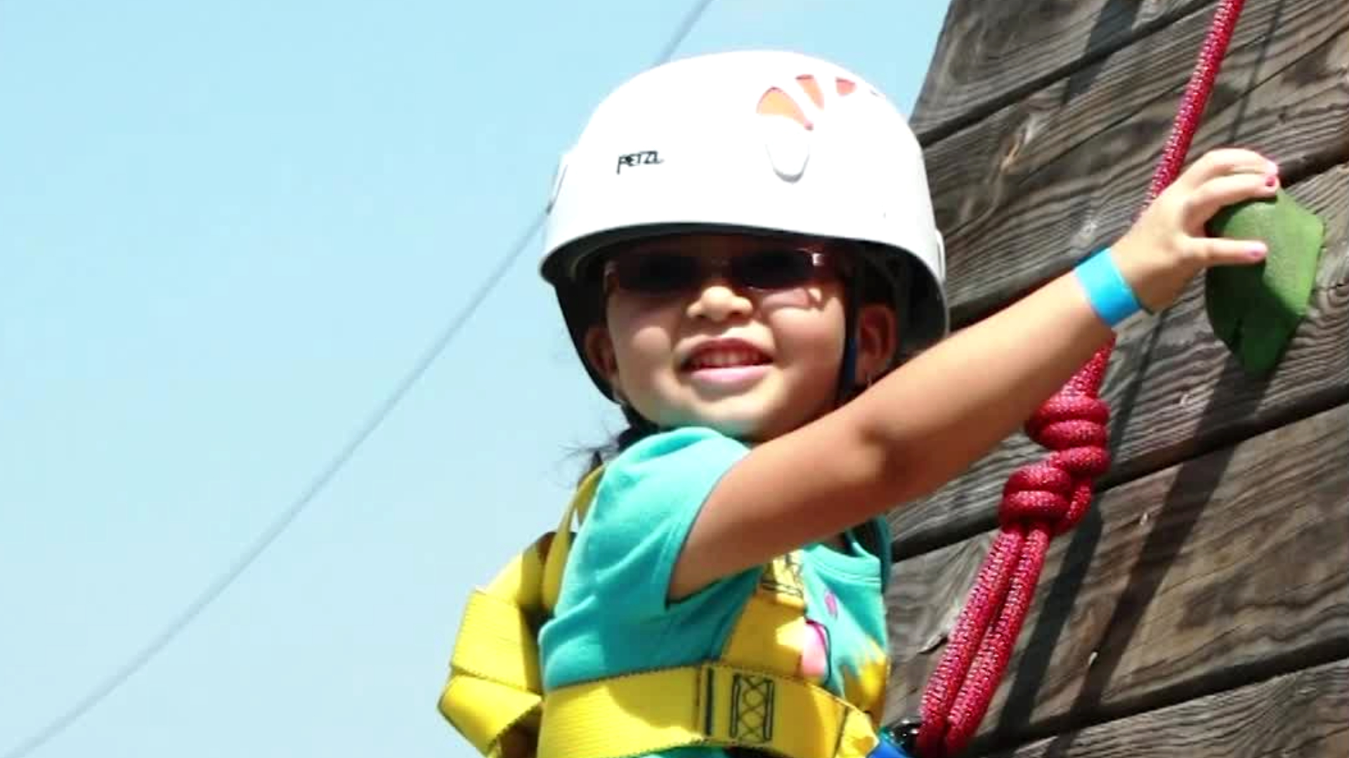 Gracias al CRIT del TeletonUSA, Azalia Sandoval obtuvo las herramientas ...