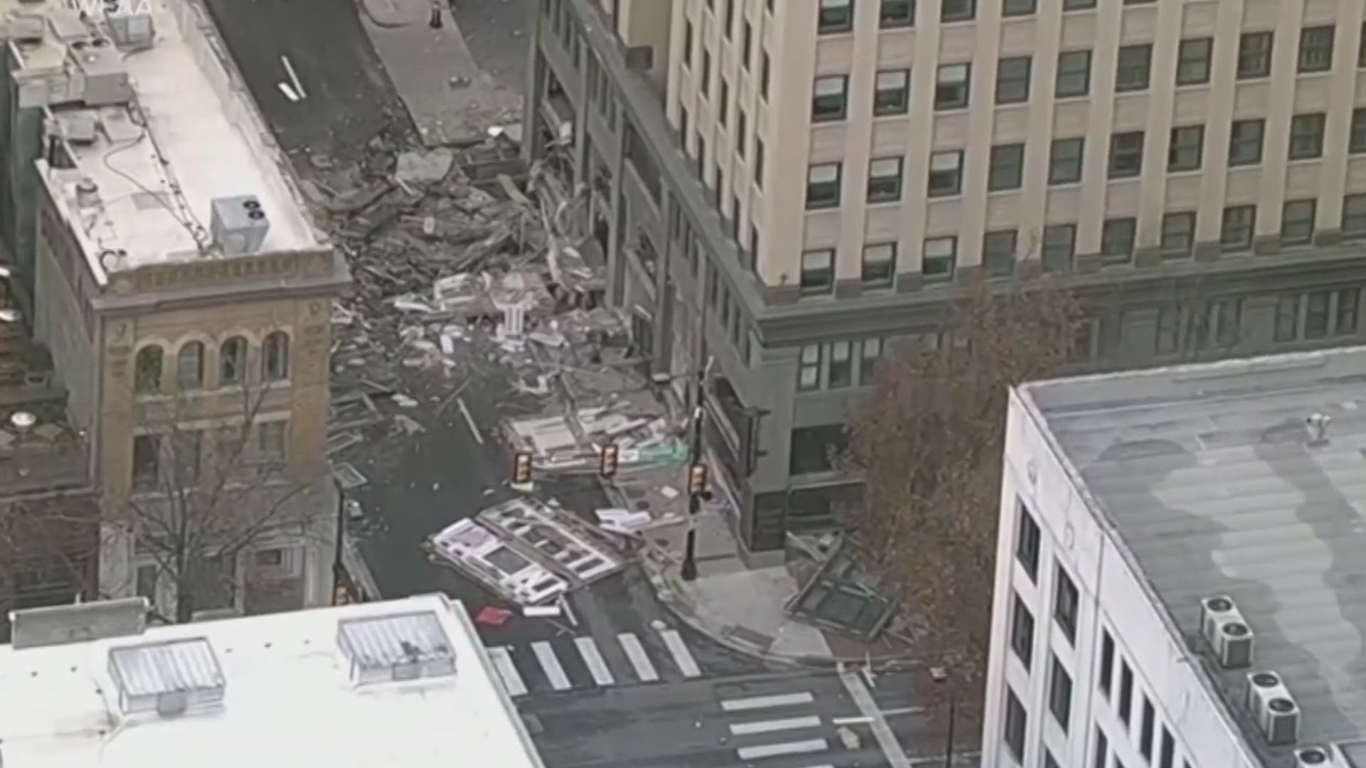 Lo que se sabe de la explosión de un histórico hotel en Texas que dejó ...