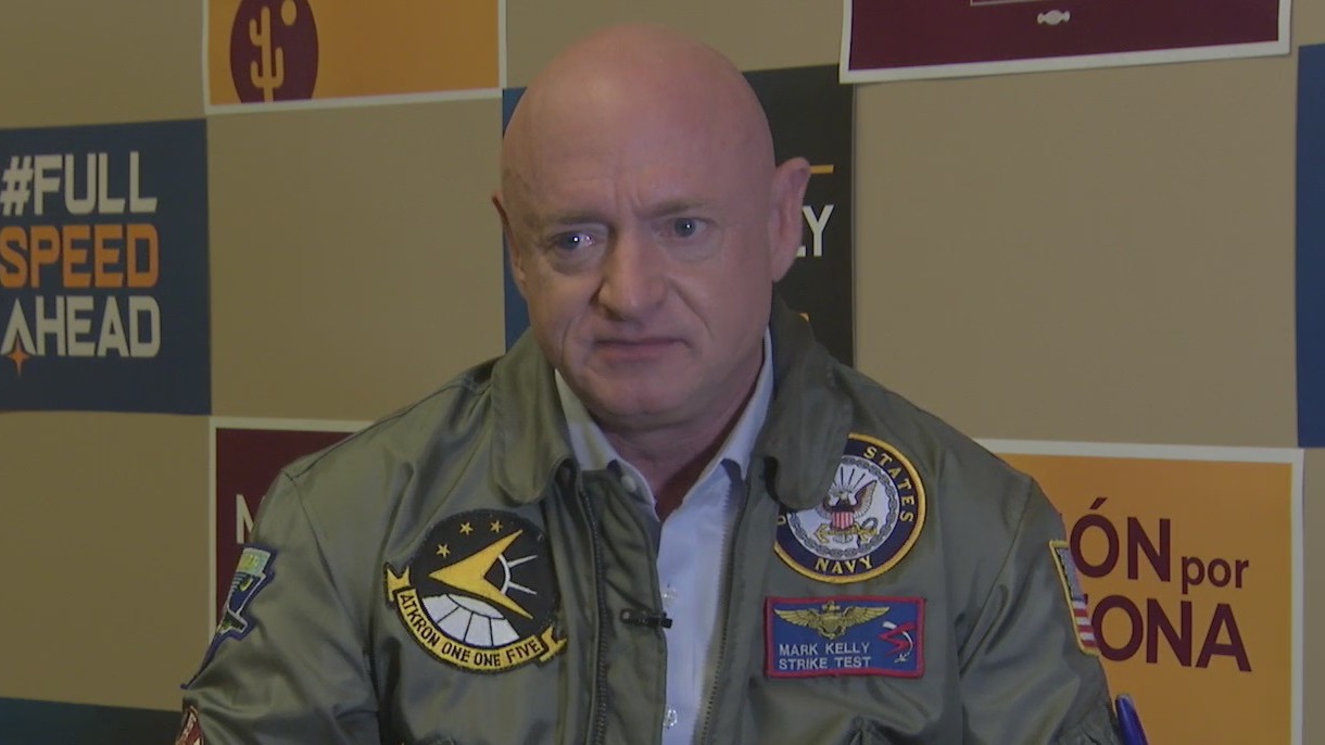 El senador por Arizona, Mark Kelly, habló con Univision Arizona | Video ...