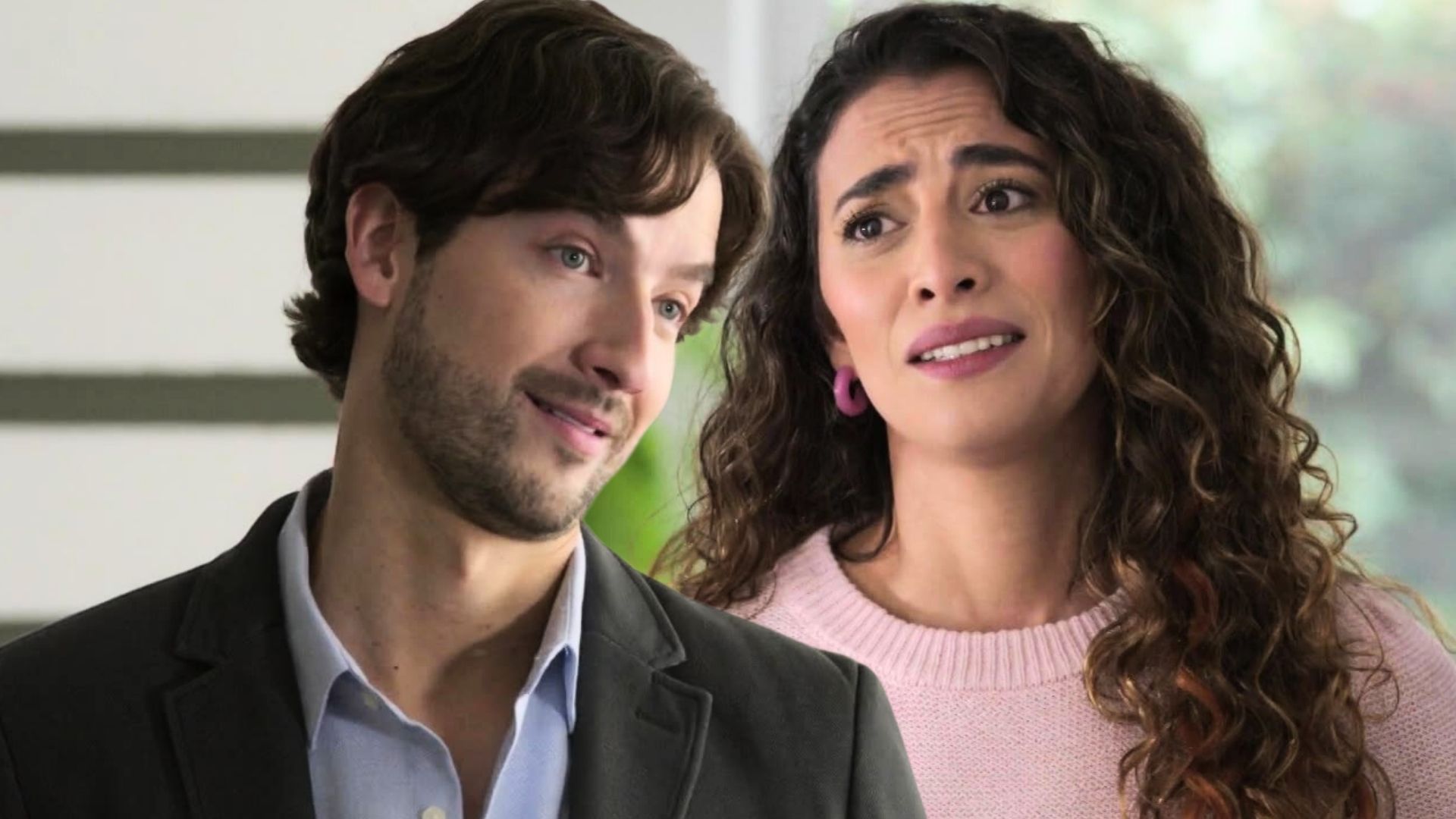 Pedro Junior y Lucero se arrepienten de su apasionado beso | Novelas Pedro el Escamoso | Univision