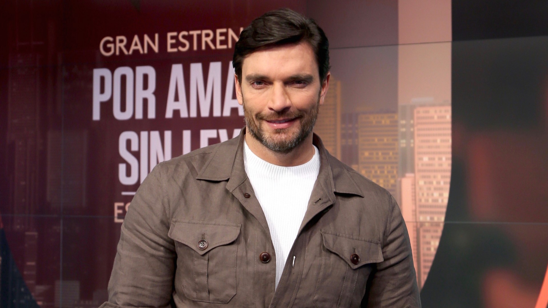 Foto de Julián Gil con una de sus compañeras de ‘Por amar sin ley ...