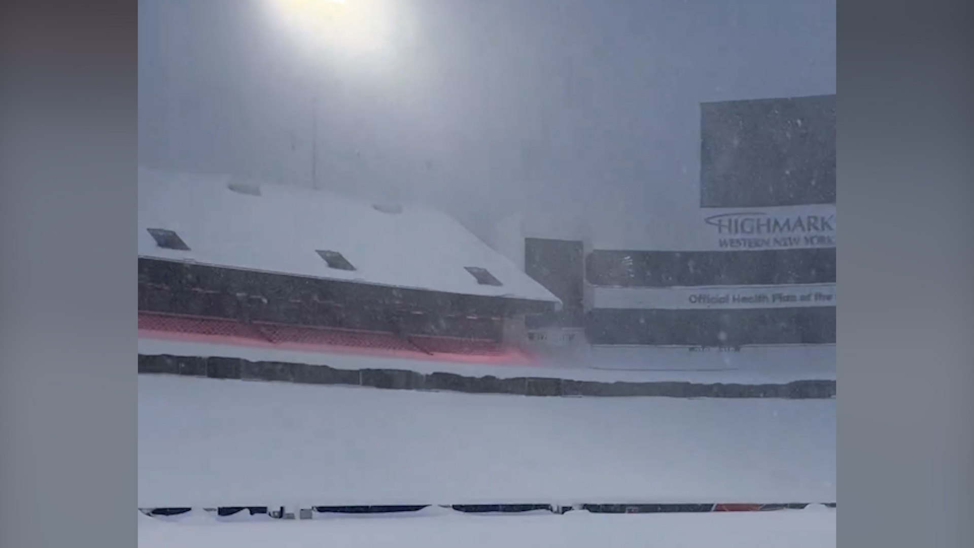 Así quedó el Highmark Stadium de los Buffalo Bills ‘sepultado’ en nieve ...