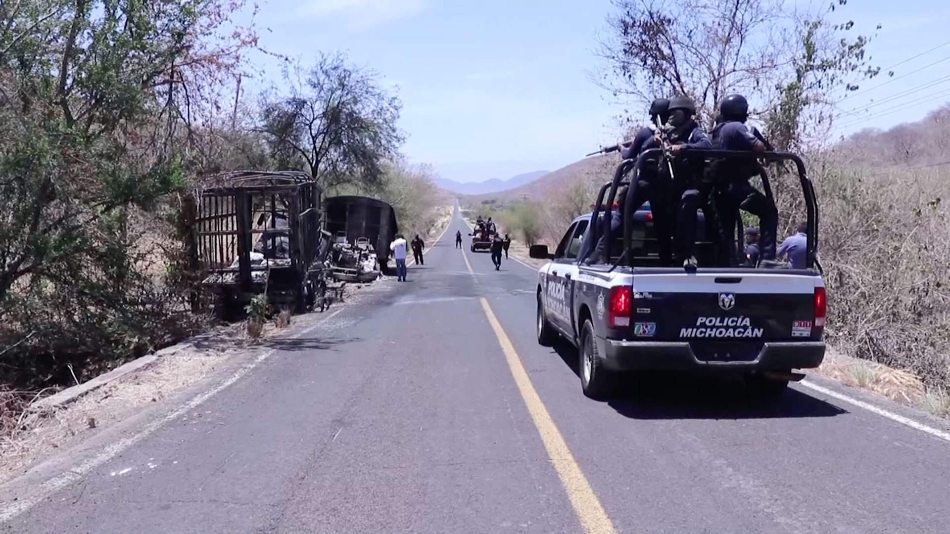 "Huyen tratando de salvar el pellejo”: el miedo que lleva a estas ...