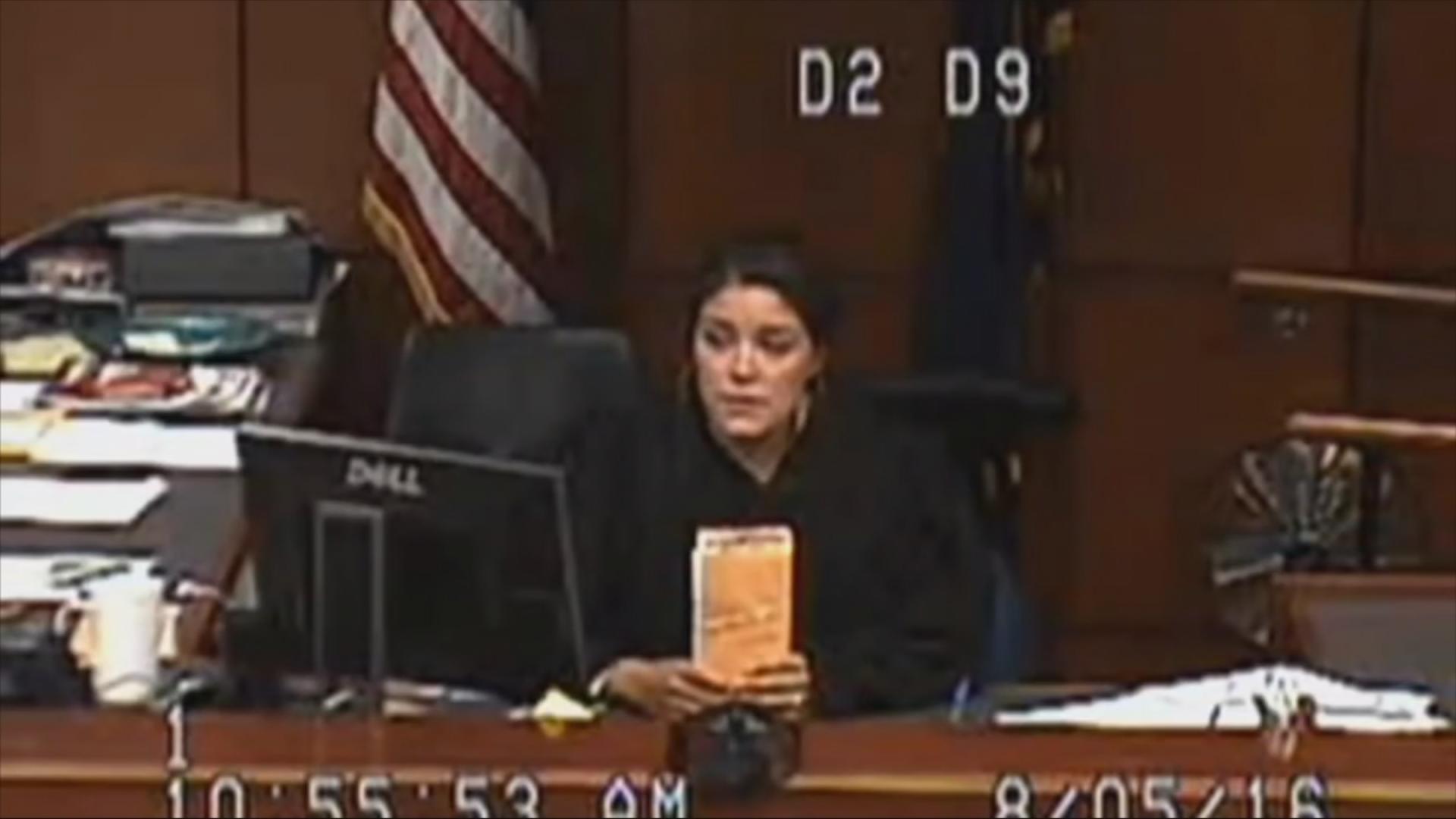 Amber Wolf, la jueza estrella que causa sensación por sus sorpresivas ...