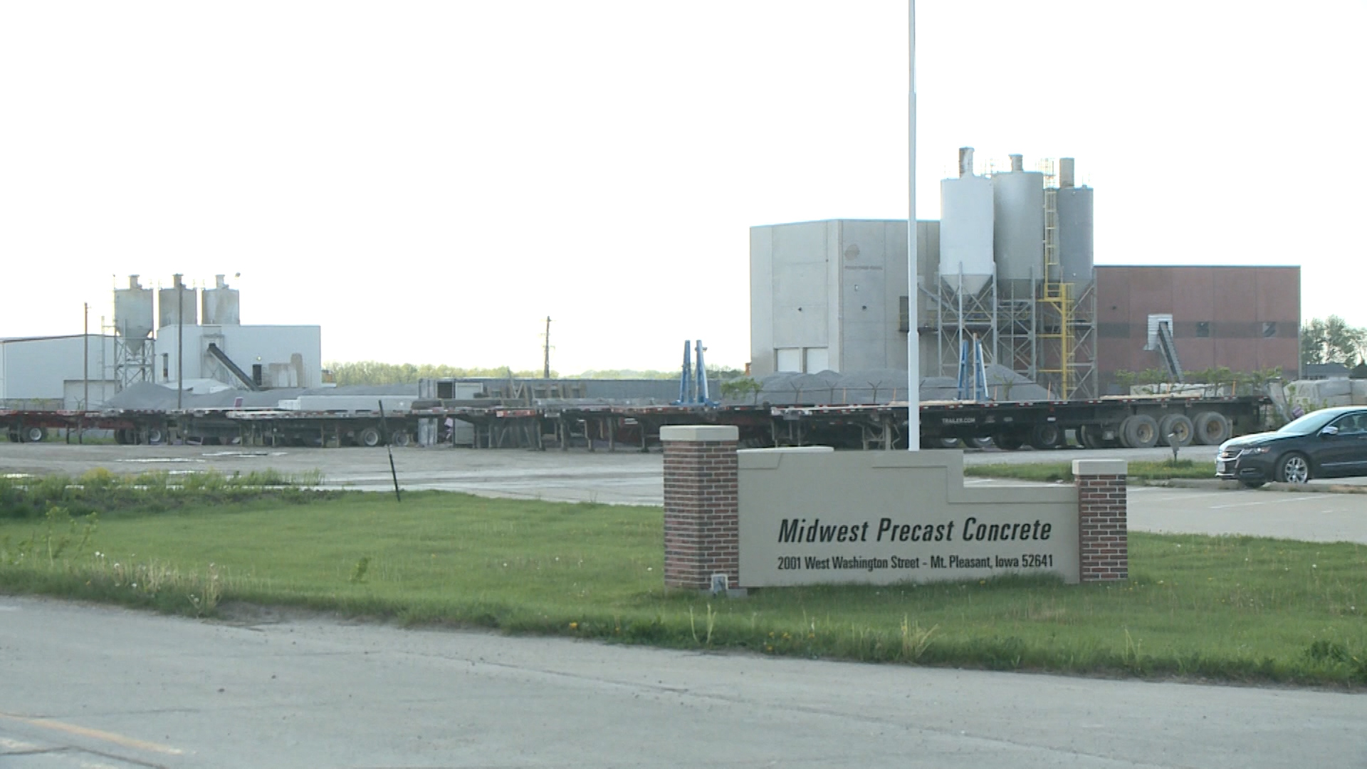 Un pueblo en Iowa en shock tras una redada masiva de ICE con 32 ...