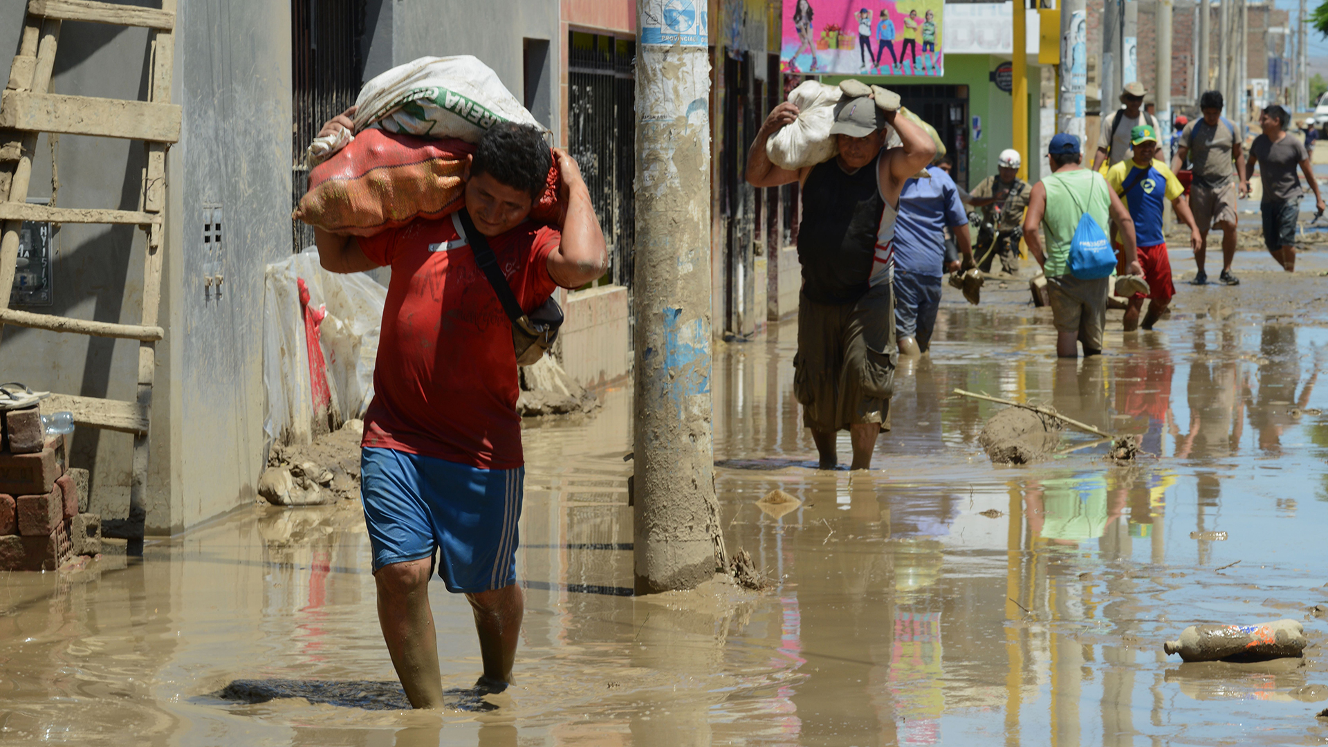 Miles de damnificados sufren en carne propia los estragos de las ...